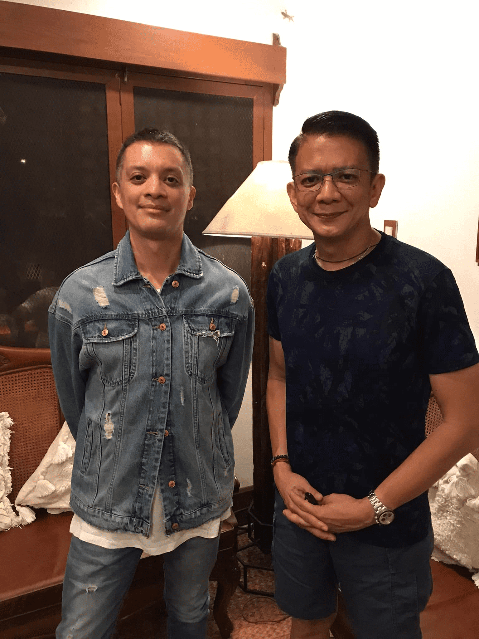 Coach Bamboo photographed with 'lookalike' Sen. Chiz Escudero - Latest ...